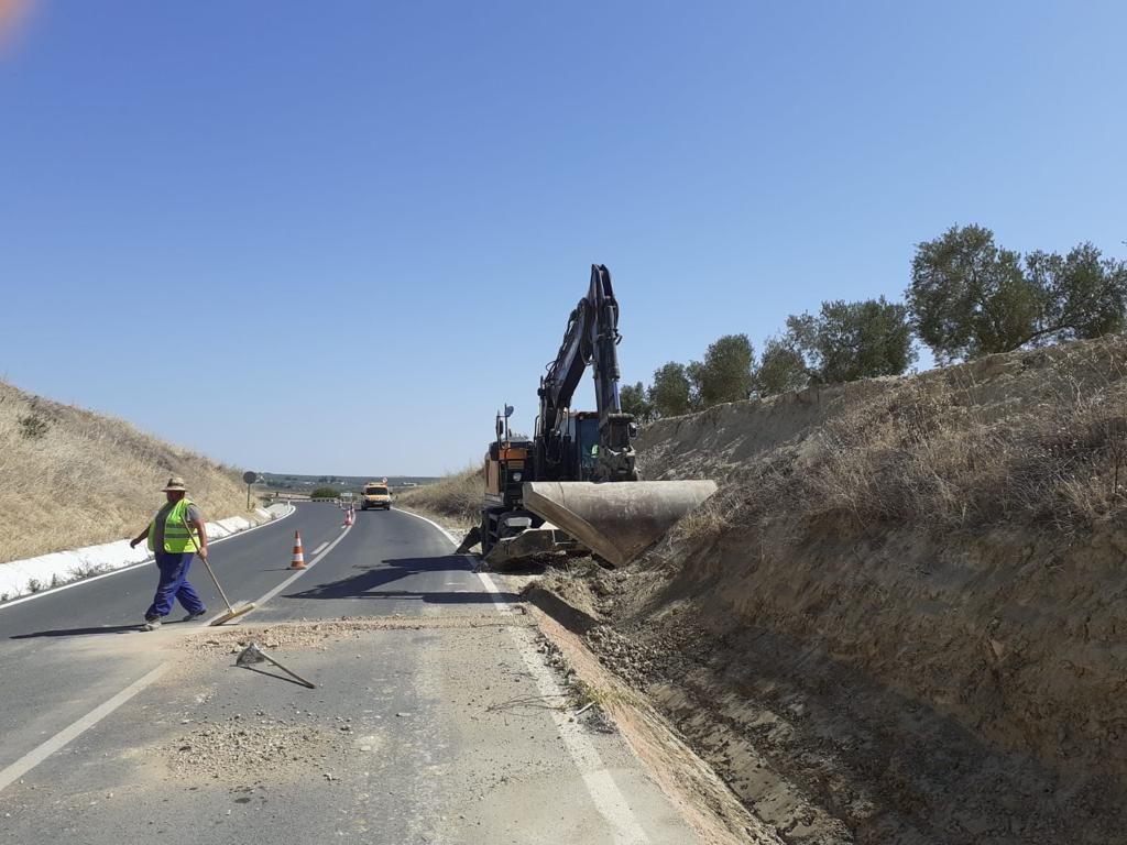 La Junta realiza obras de mejora del drenaje en las carreteras A-3051 y A-3052 - Noticias ...
